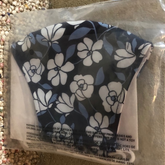 Draper James | Accessories | Draper James Magnolia Vines Face Mask ...